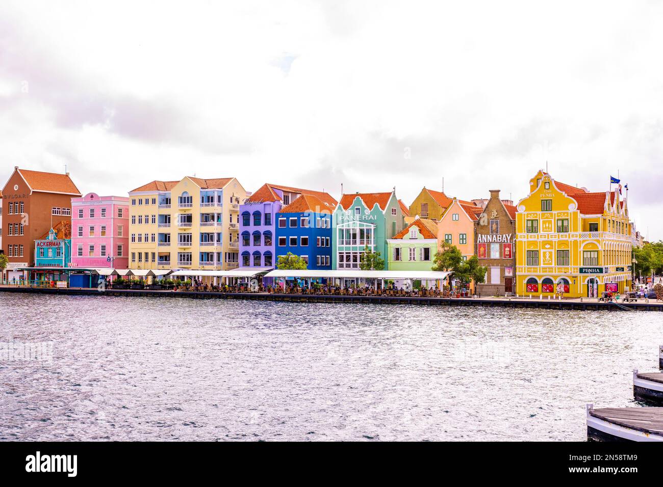 Curaçao, la vie hollandaise des Caraïbes, connue pour l'Emmabrug ...