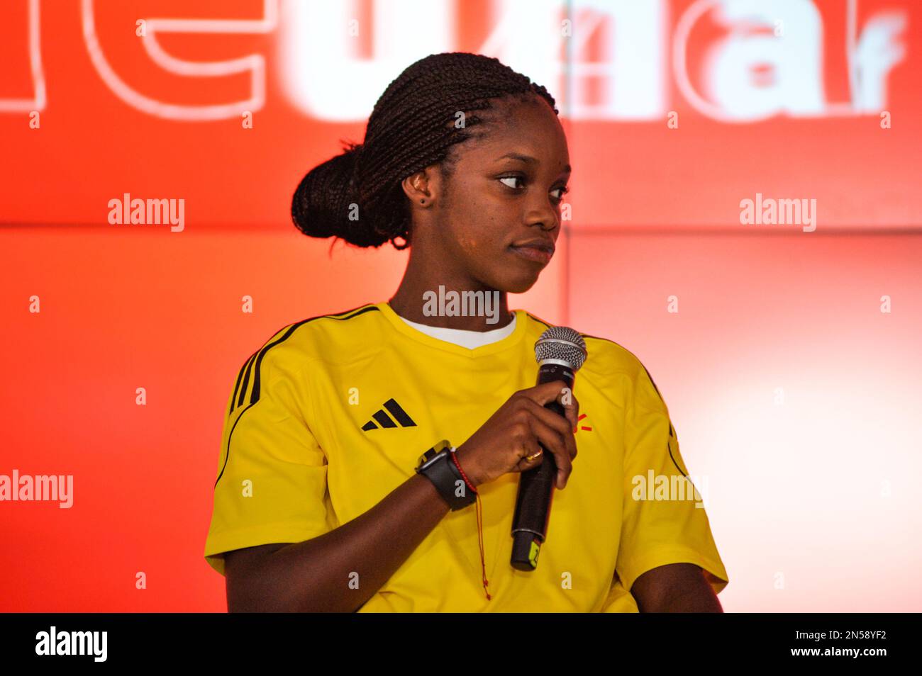 Linda Caicedo, la joueuse de football colombienne, parle lors d'une ...