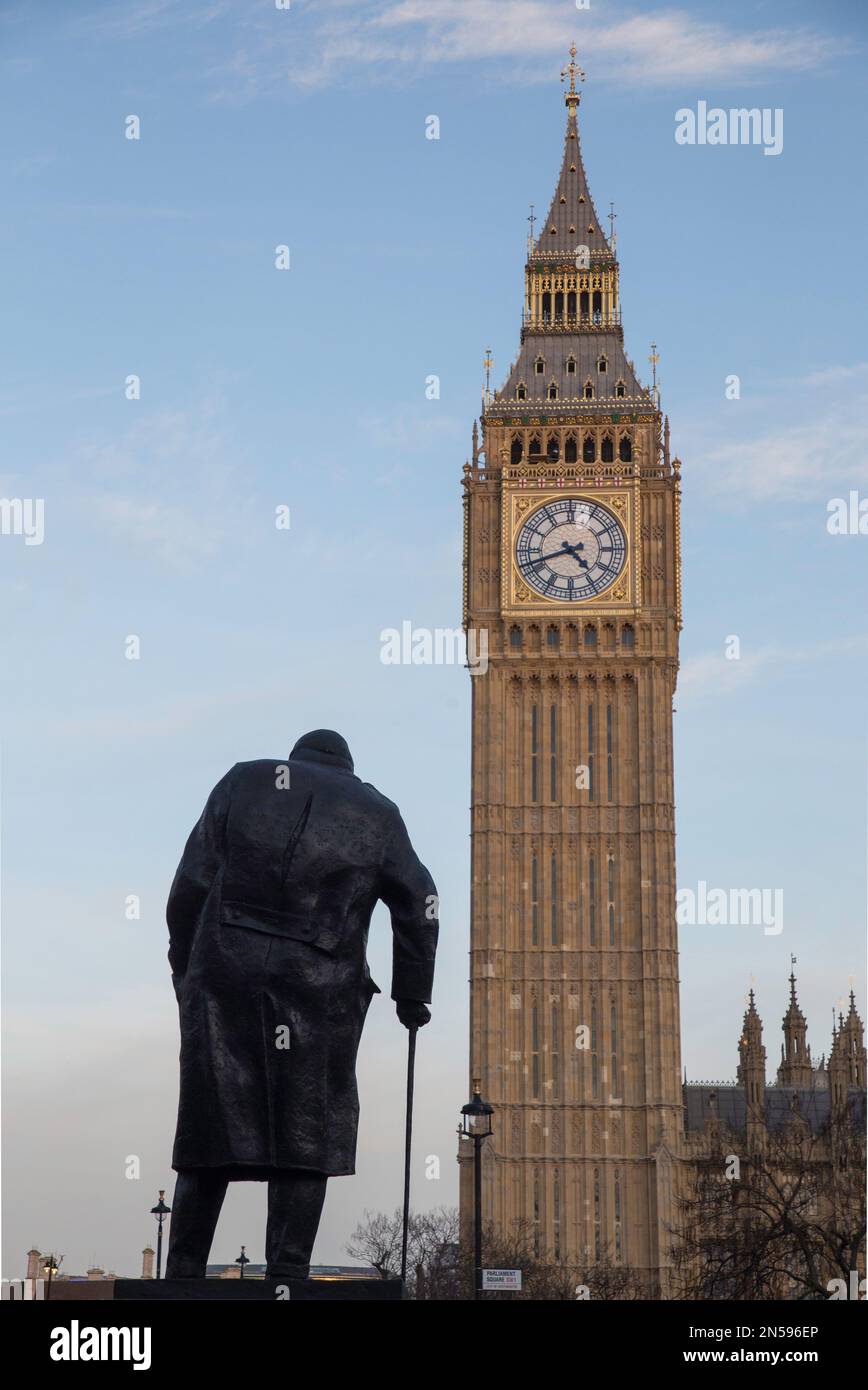 Winston churchill statue parliament square Banque de photographies et d ...