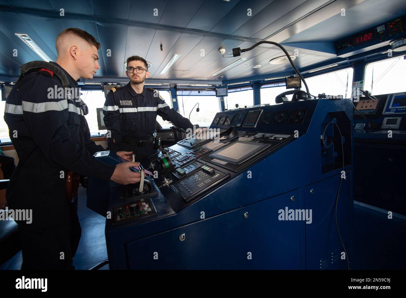 Le poste de commandement du porte-hélicoptère amphibie (PHA) Dixmude ...