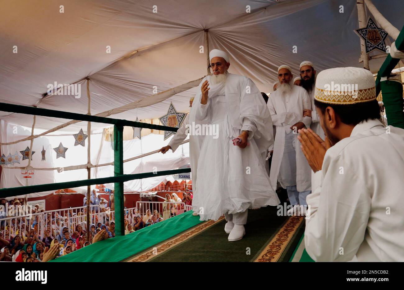 Newly appointed Bohra Muslim spiritual leader Syedna Mufaddal Saifuddin ...