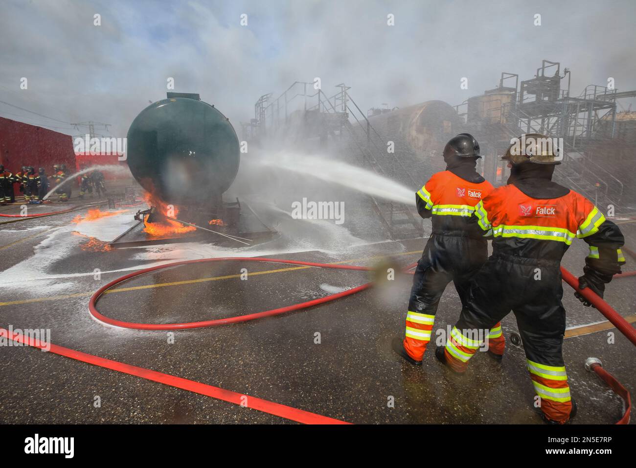 Firefighting training Banque de photographies et d’images à haute ...