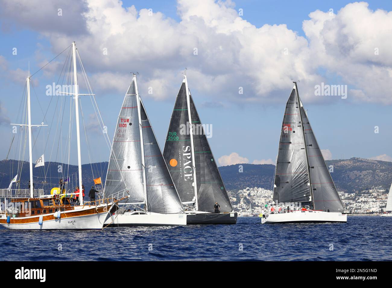 Bodrum, Turquie. 15 janvier 2023 : les voiliers naviguent par temps ...