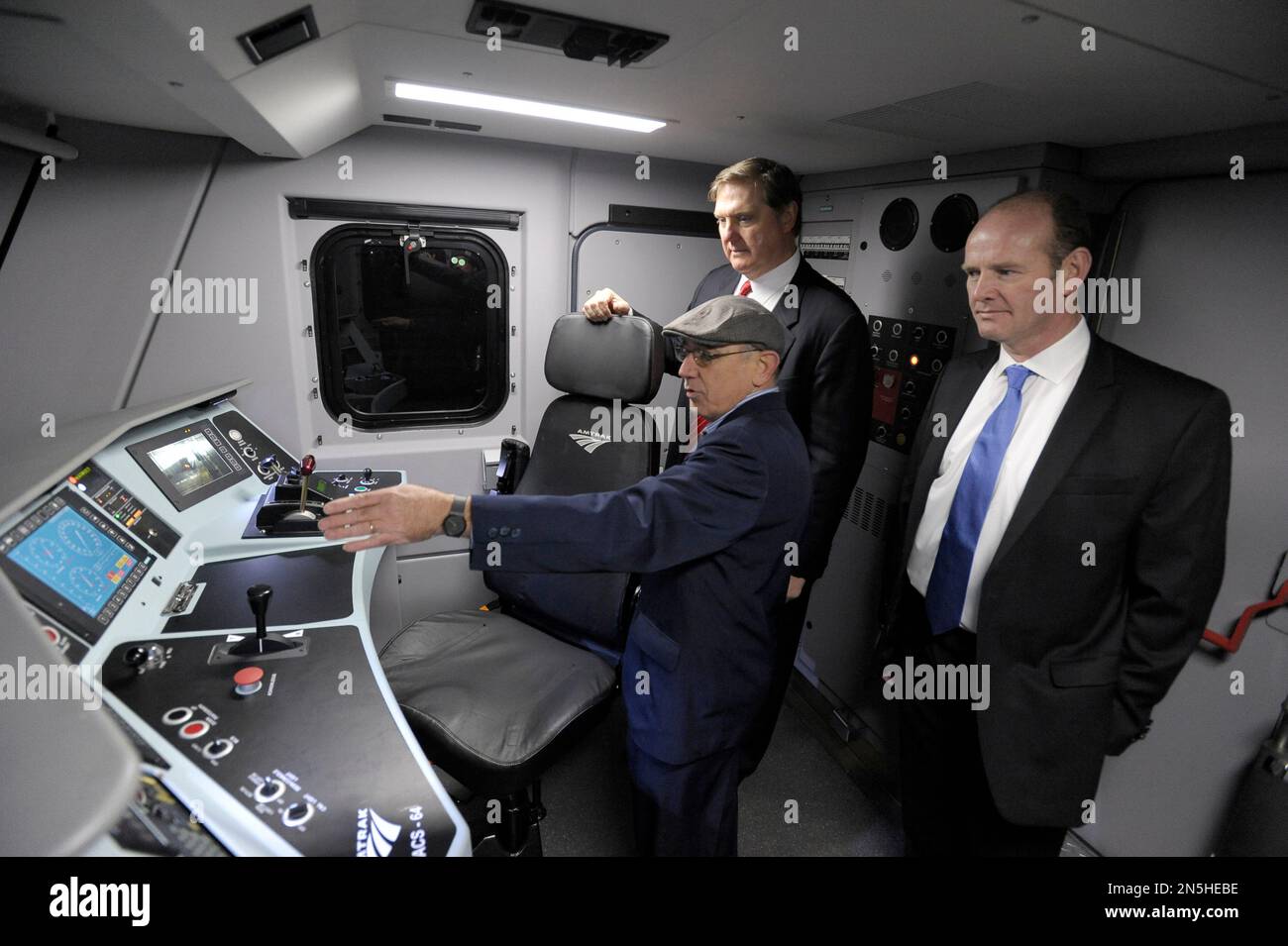 IMAGE DISTRIBUTED FOR SIEMENS - Dave Ward, left, Siemens USA President ...