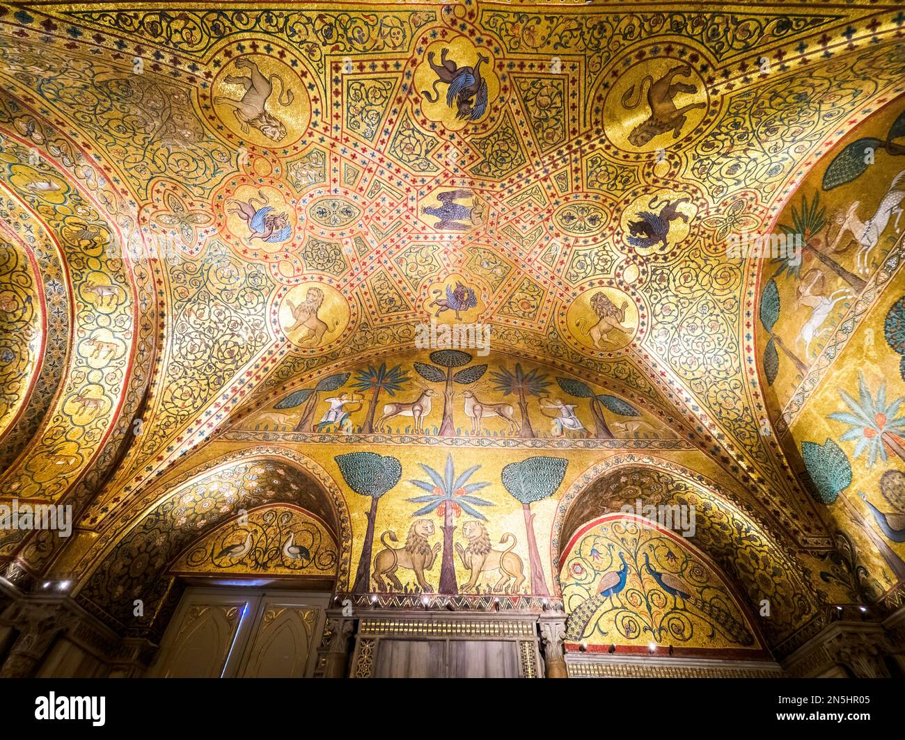 La mosaïque de la salle du roi Roger de l'époque normande dans le ...