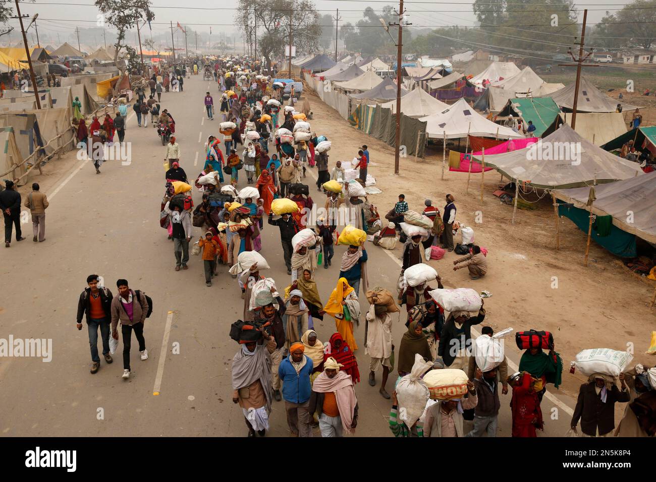 Hindu pilgrims arrive on the eve of ‘Mauni Amavasya,’ an important ...