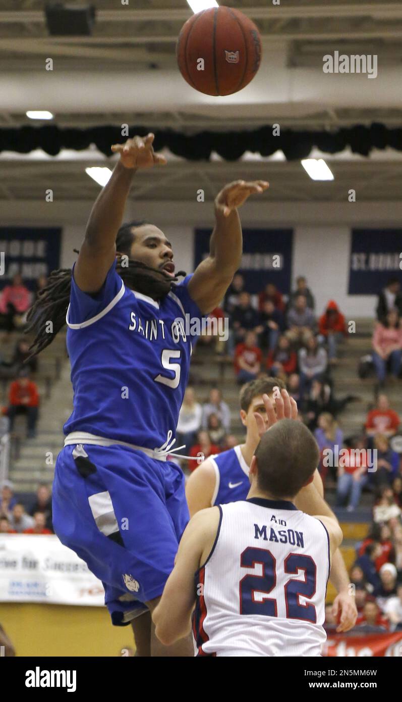 Saint Louis' Jordair Jett (5) shoots over Duquesne's Micah Mason (22 ...
