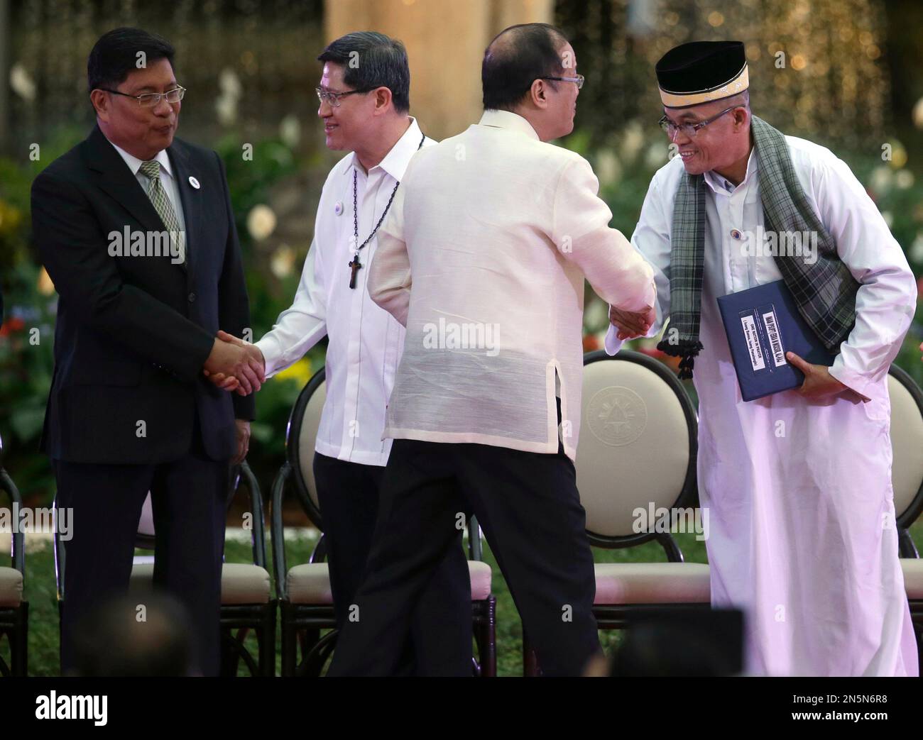 Philippine President Benigno Aquino III, second from right, shakes ...