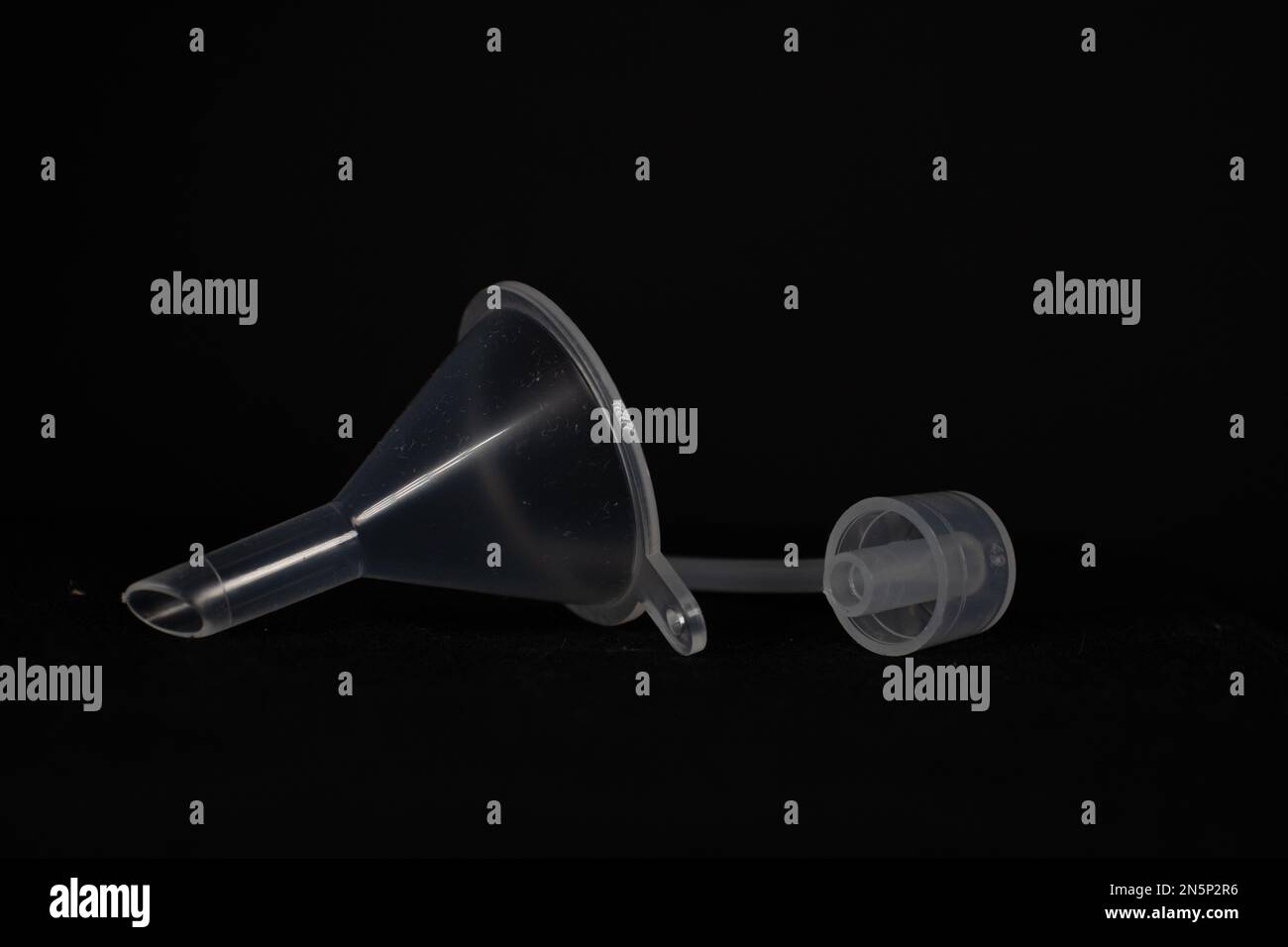 entonnoir en plastique transparent et buse d'aérosol pour le ...