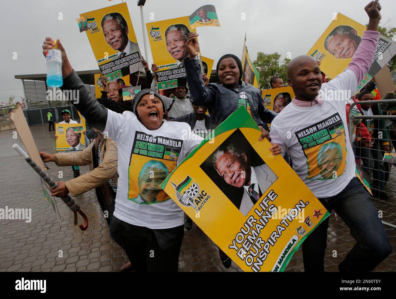 People arrive for the memorial service for former South African ...