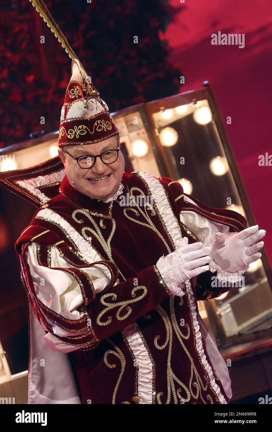 09 février 2023, Bavière, Veitshöchheim: Peter Kuhn AS 'Faschingsprinz ...