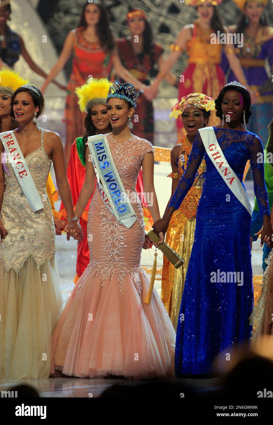 Newly crowned Miss World 2013 Megan Young of the Philippines, center ...