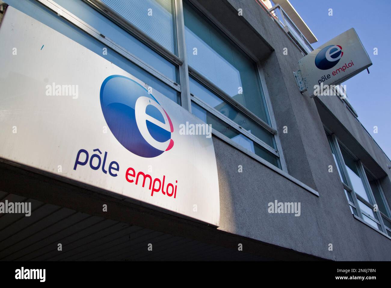 Le logo Pole emploi à l'entrée de la Gap , France sur 09 février 2023 ...