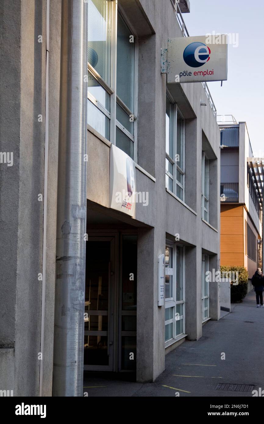 Le logo Pole emploi à l'entrée de la Gap , France sur 09 février 2023 ...