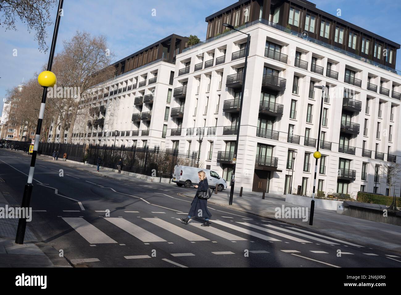 Vue extérieure du développement de Chelsea Barracks sur Chelsea Bridge ...