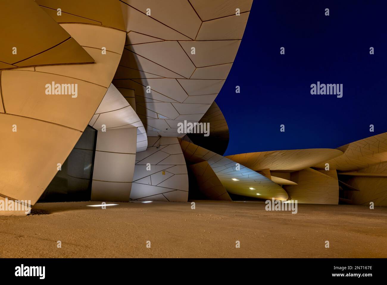 National museum of qatar doha Banque de photographies et d’images à haute résolution - Page 2 ...