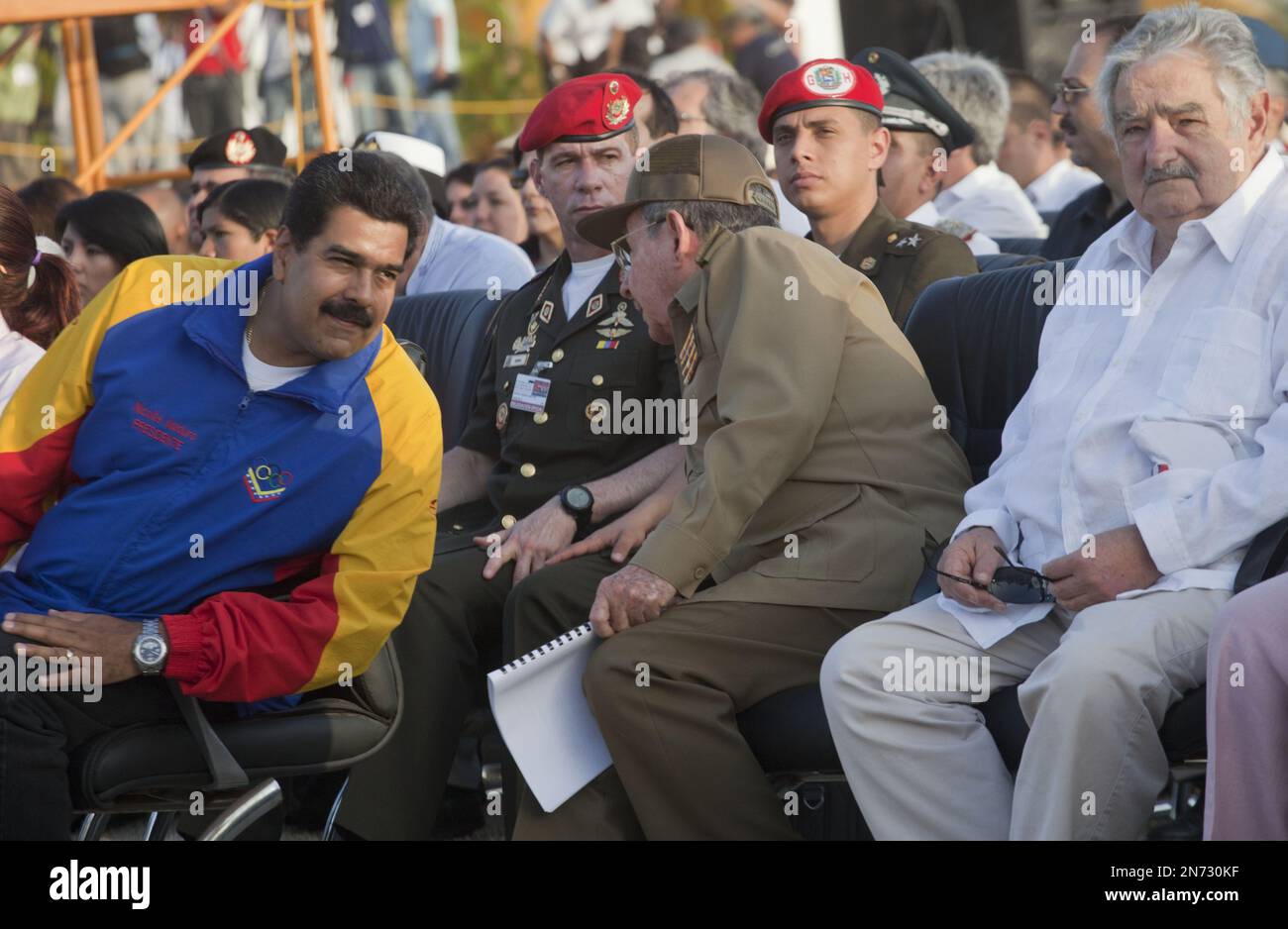 Cuba's President Raul Castro, center, talks with Venezuela's President ...
