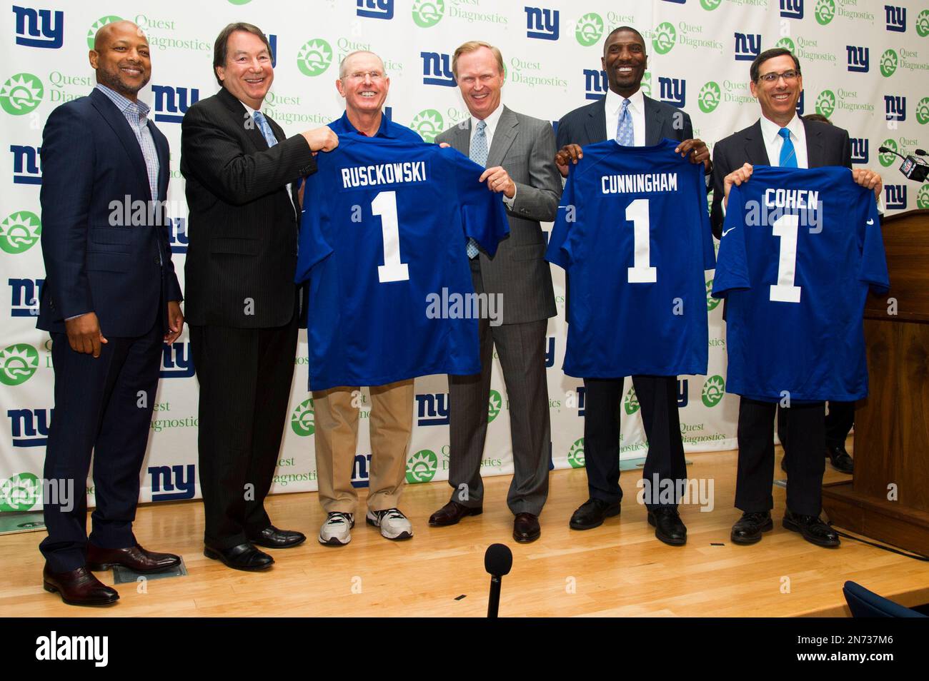 IMAGE DISTRIBUTED FOR QUEST DIAGNOSTICS - From left to right, Jerry ...