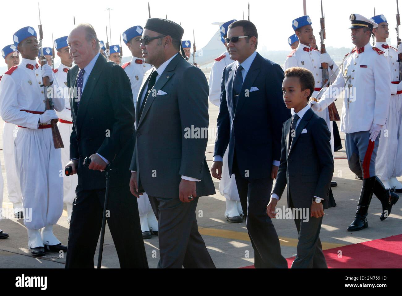 Morocco's King Mohammed VI , second left, and Spanish King Juan Carlos ...