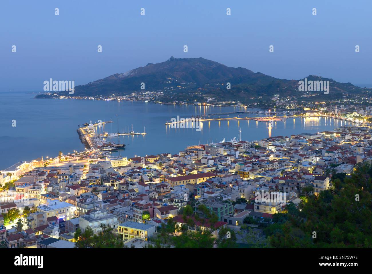 Vue du point de vue de bohali sur la ville de zakynthos Banque de ...