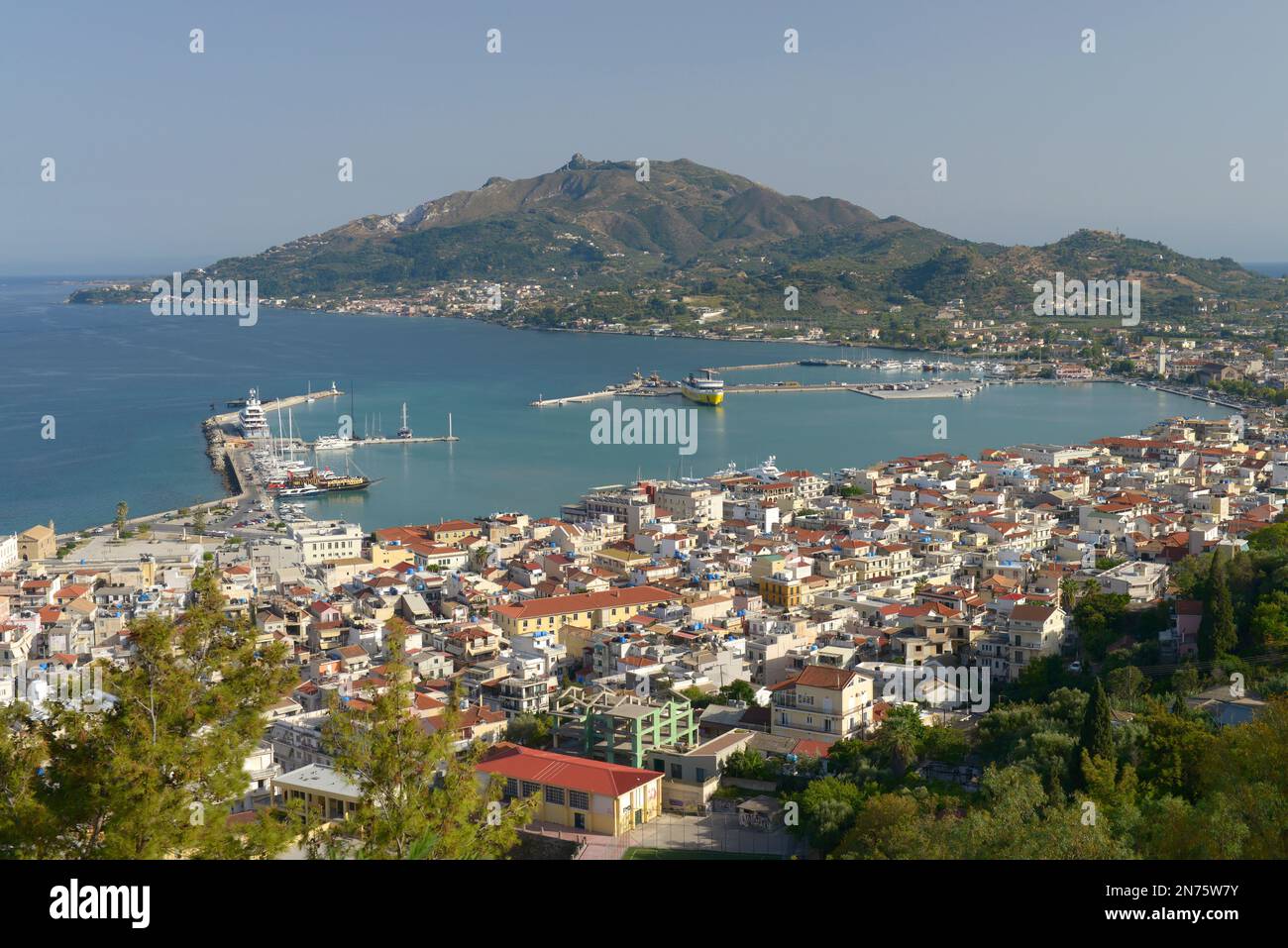 Vue du point de vue de bohali sur la ville de zakynthos Banque de ...