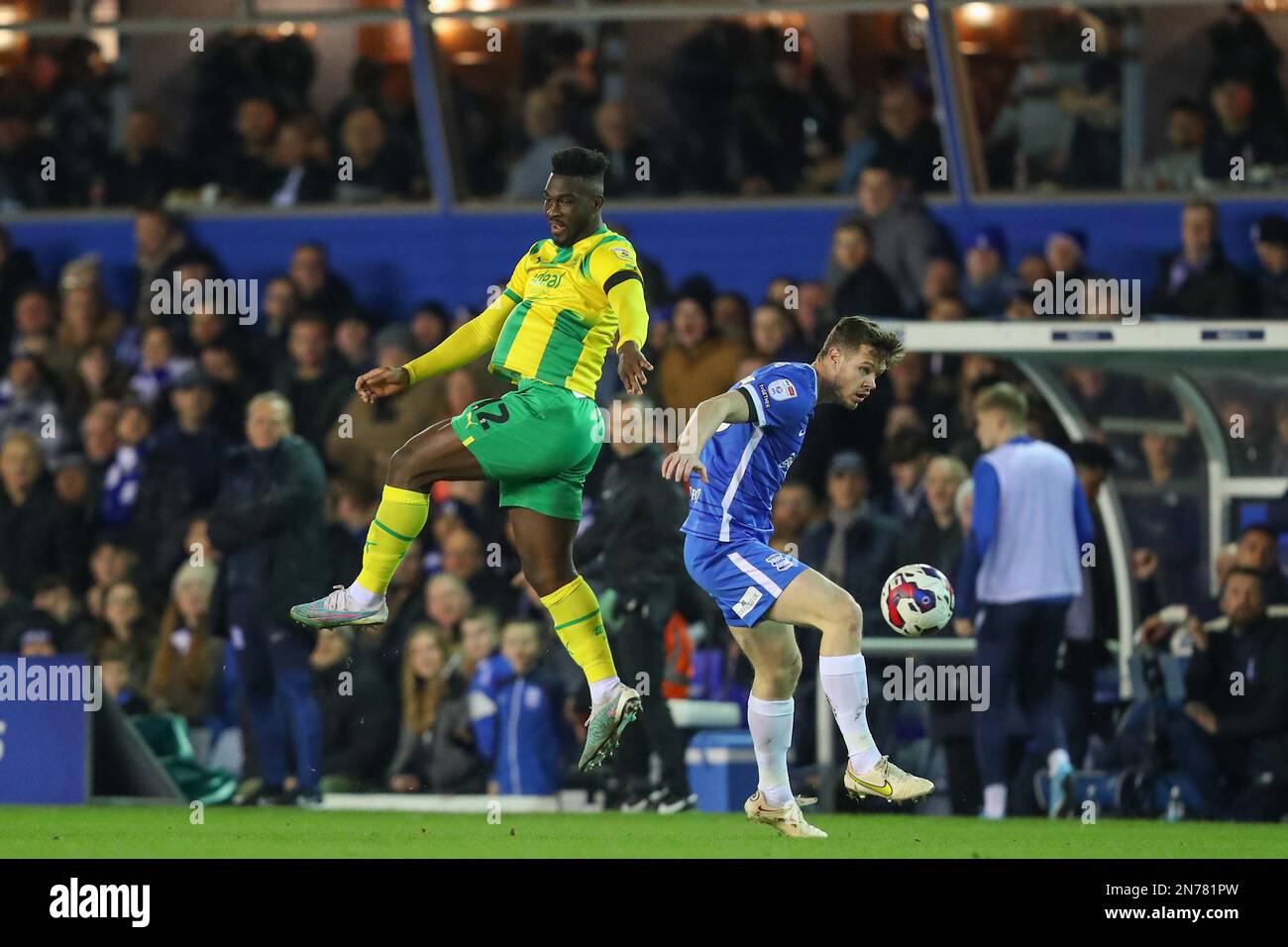Daryl Dyke #12 de West Bromwich Albion ne parvient pas à diriger le ...