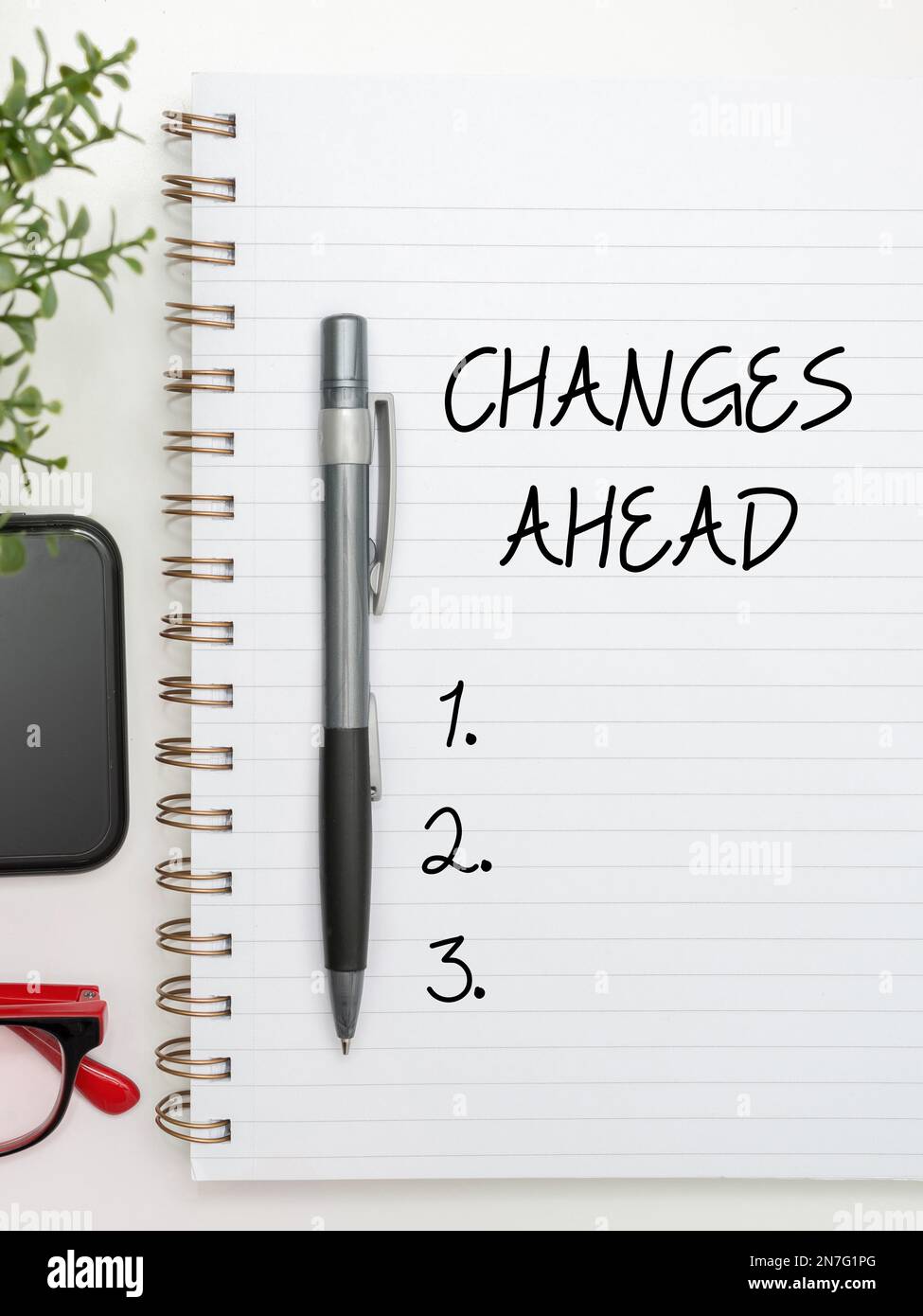 L'affiche manuscrite change à l'avance. L'idée d'affaires à remplacer ...