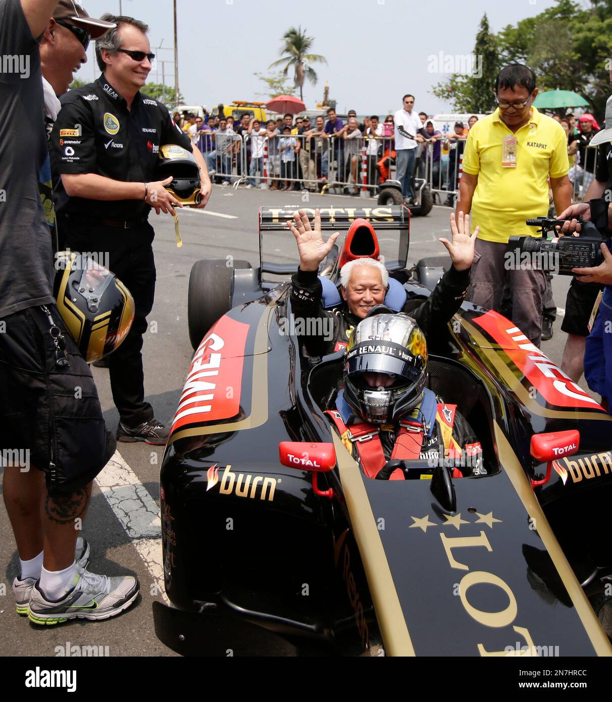 Manila Mayor Alfredo Lim raises his hands after a short ride in a ...