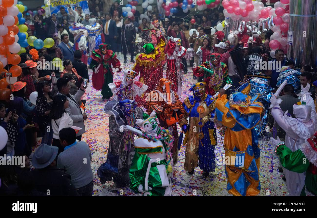 Contestants dressed as the Carnival character Pepino shows off dance ...