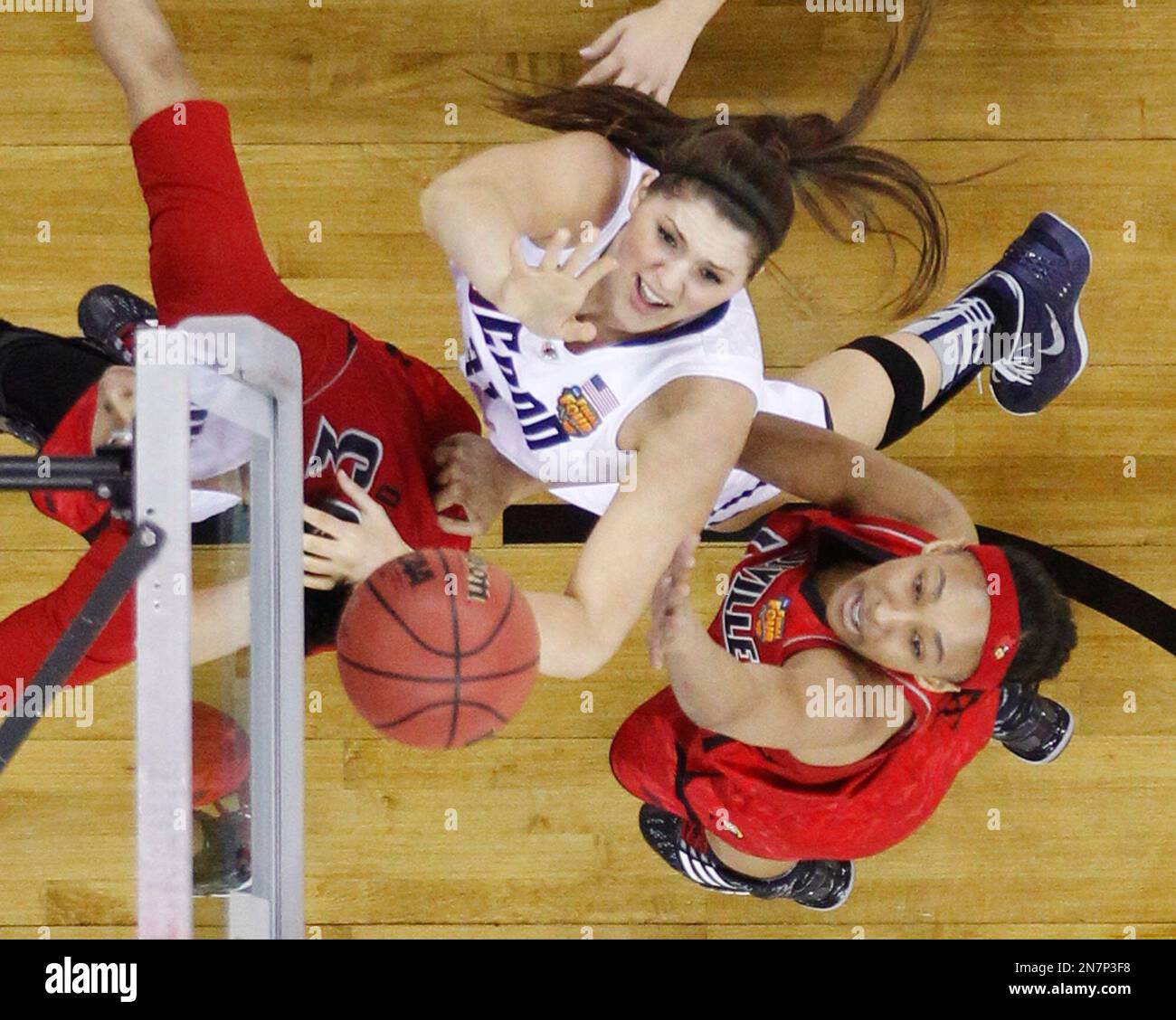 Connecticut center Stefanie Dolson (31) shoots against Louisville guard ...
