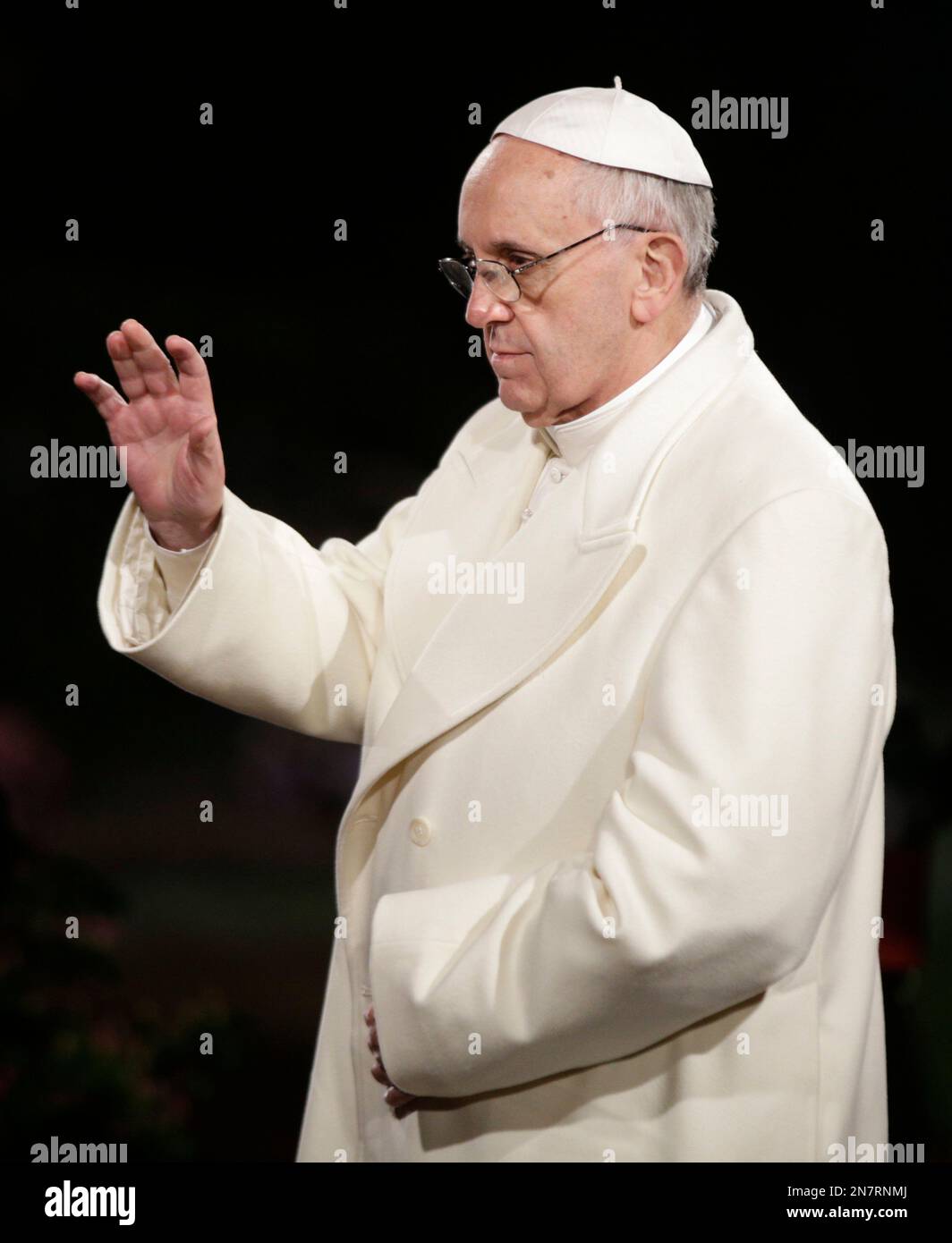Pope Francis preside the Via Crucis (Way of the Cross) torchlight ...