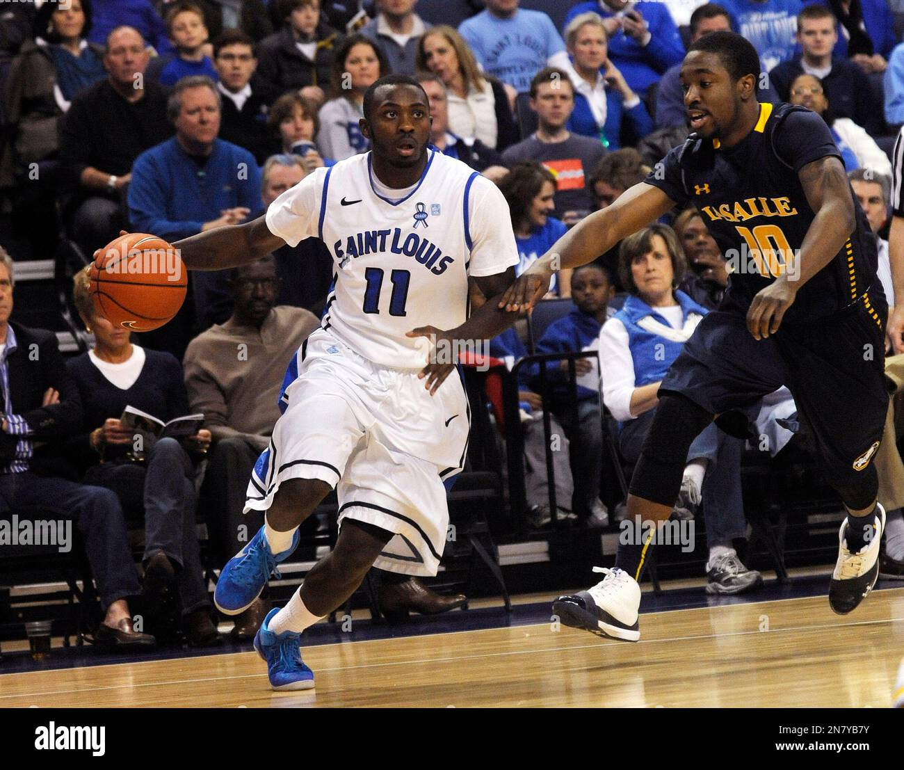 Saint Louis' Mike McCall (11) drives around La Salle's Sam Mills (10 ...