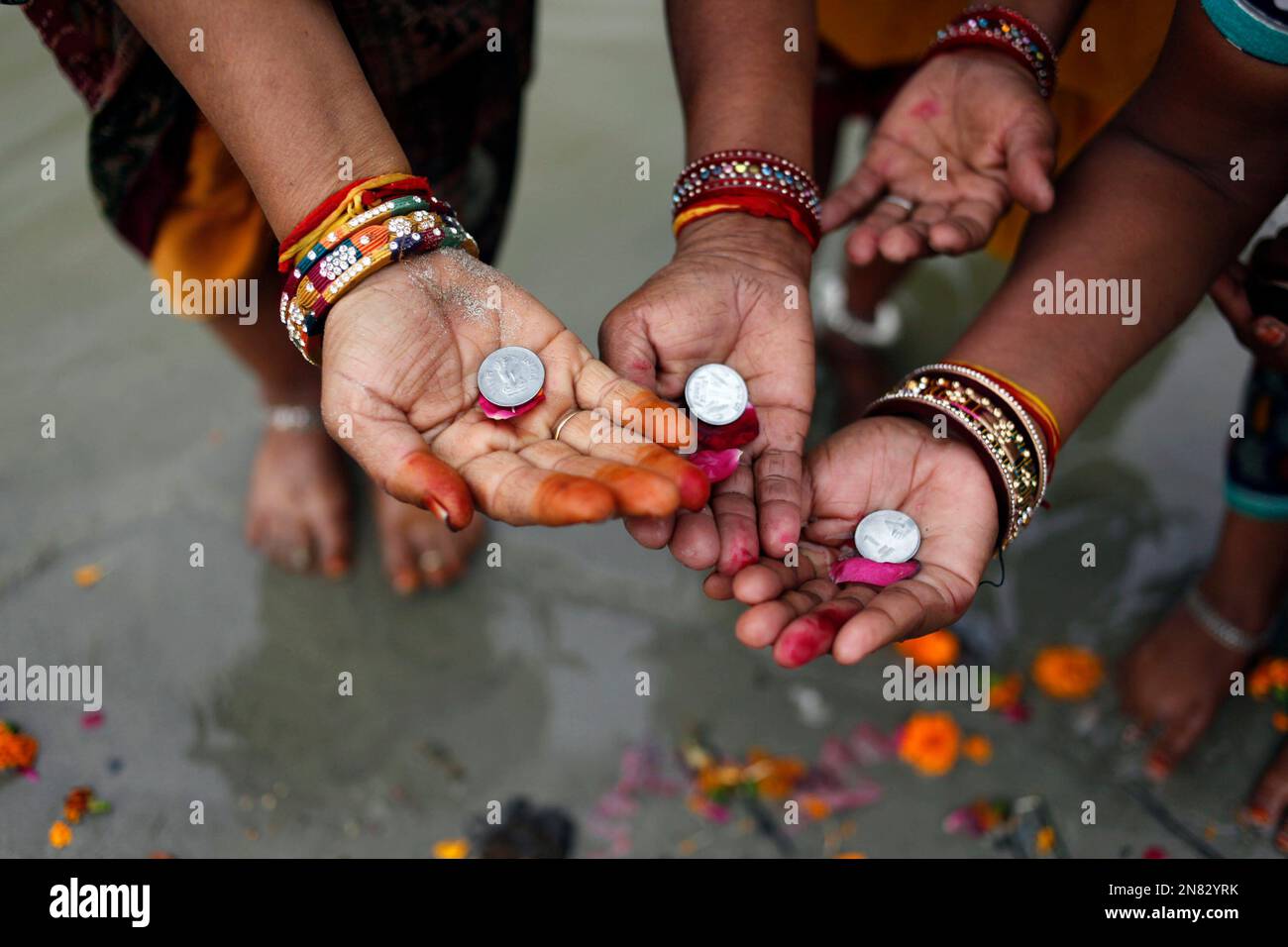 Hindu devotees perform rituals at the Sangam, confluence of Hindu holy ...