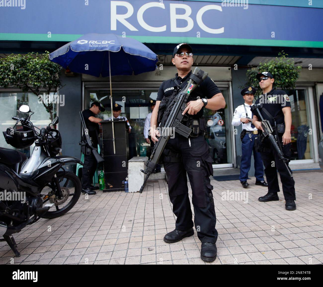 Pasay city SWAT members of the Philippine National Police make the ...