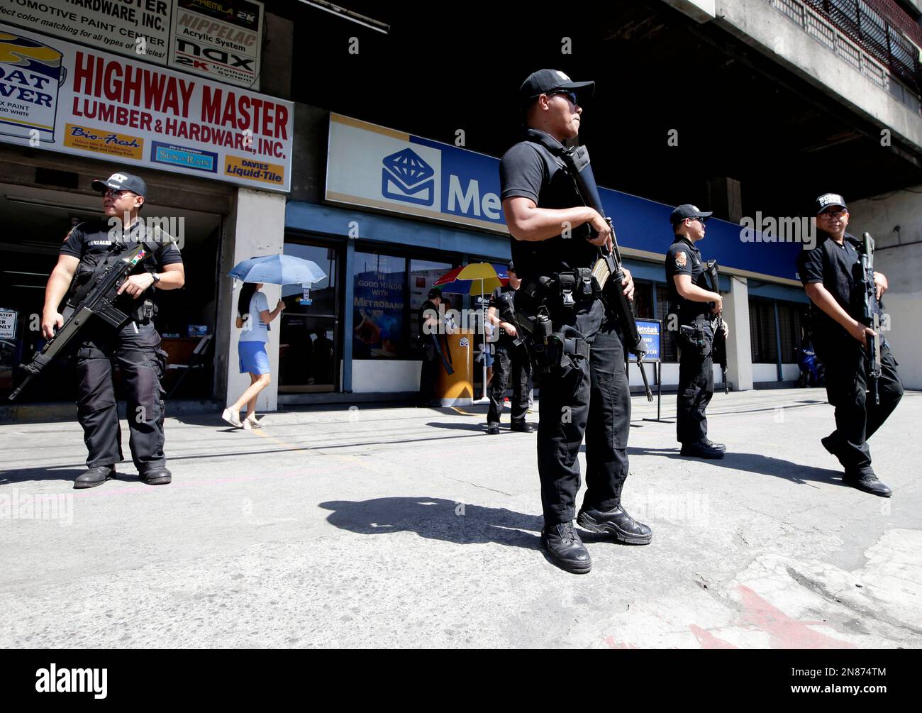 Pasay city SWAT members of the Philippine National Police make the ...