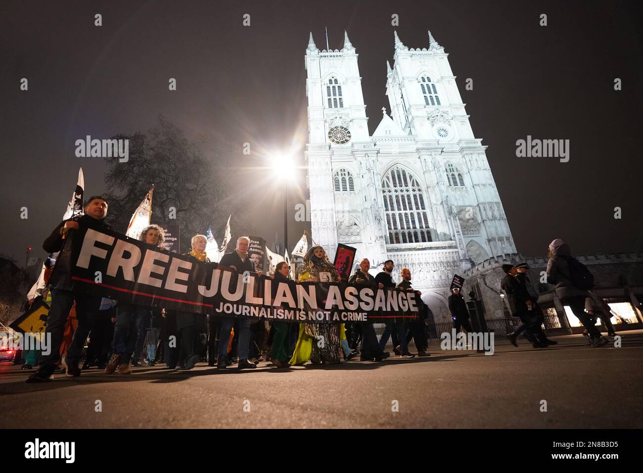 Carnaval de nuit julian assange Banque de photographies et d’images à ...