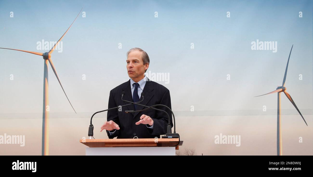 Fisk Johnson, Chairman and CEO, of SC Johnson, speaks to a group ...