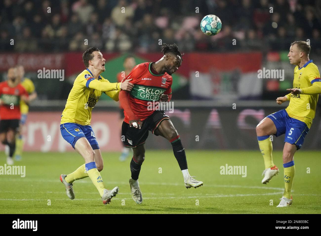 NIJMEGEN - (lr) Leon Bergsma de SC Cambuur, Landry Dimata de NEC ...