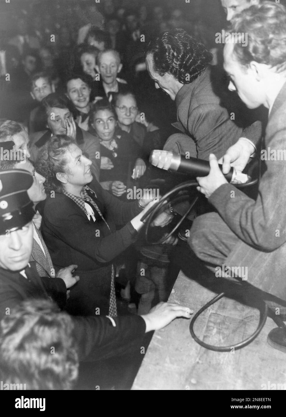 Polish-born German miracle healer Bruno Groening, second from right ...