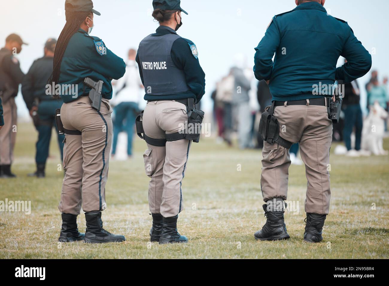 La politique policier uniforme pistolet Banque de photographies et d ...