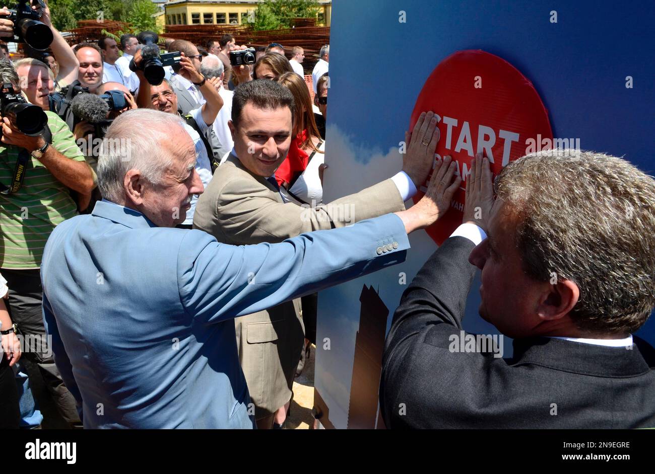 Ibrahim Cevahir, left, Turkish investor and owner of 'Cevahir Holding ...