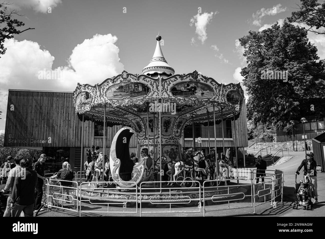 Family travel museum Banque d'images noir et blanc - Alamy