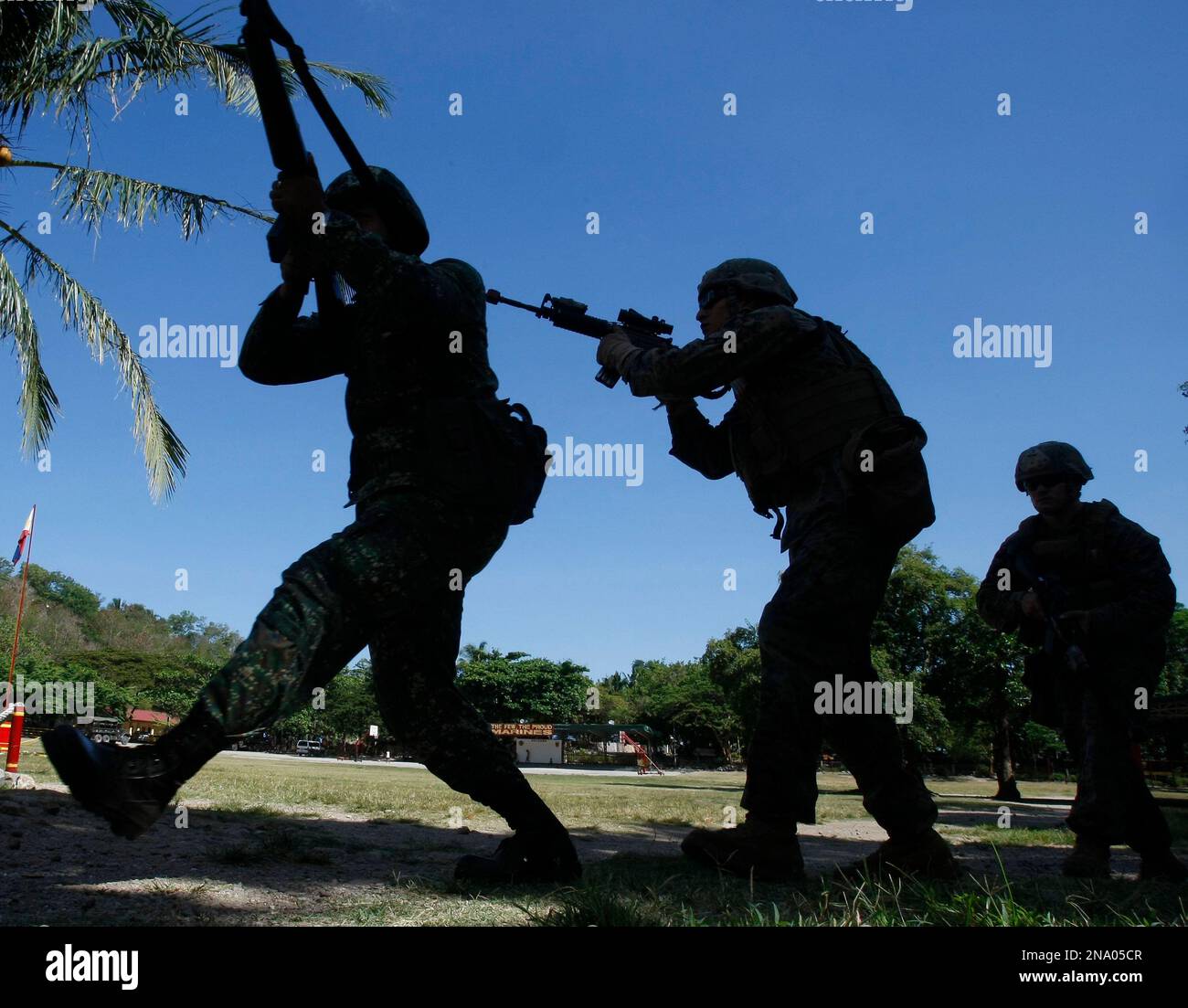 U.S. Marines and their Philippine counterpart simulate a "close quarter ...