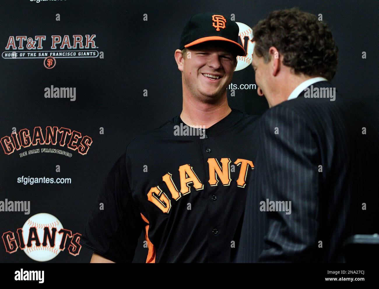 San Francisco Giants President Larry Baer, right, congratulates pitcher ...