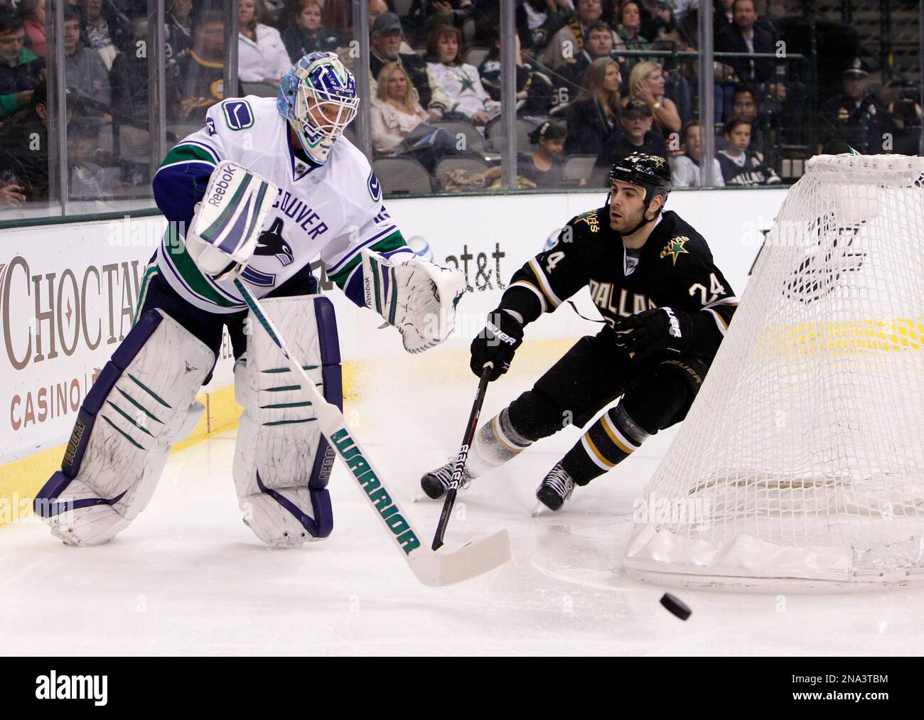 Dallas Stars left wing Eric Nystrom (24) pressures as Vancouver Canucks ...