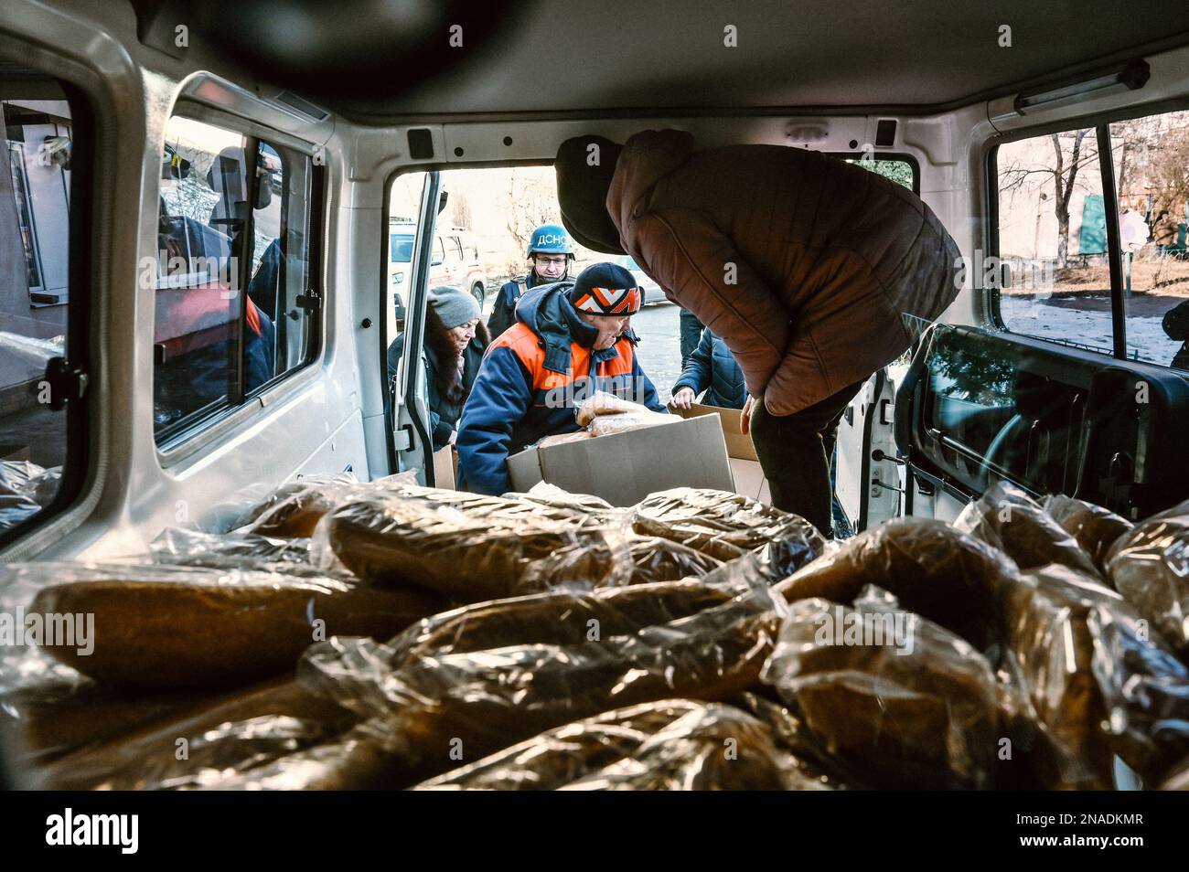 STEPNOHIRSK, UKRAINE - 9 FÉVRIER 2023 - les employés du Service d ...