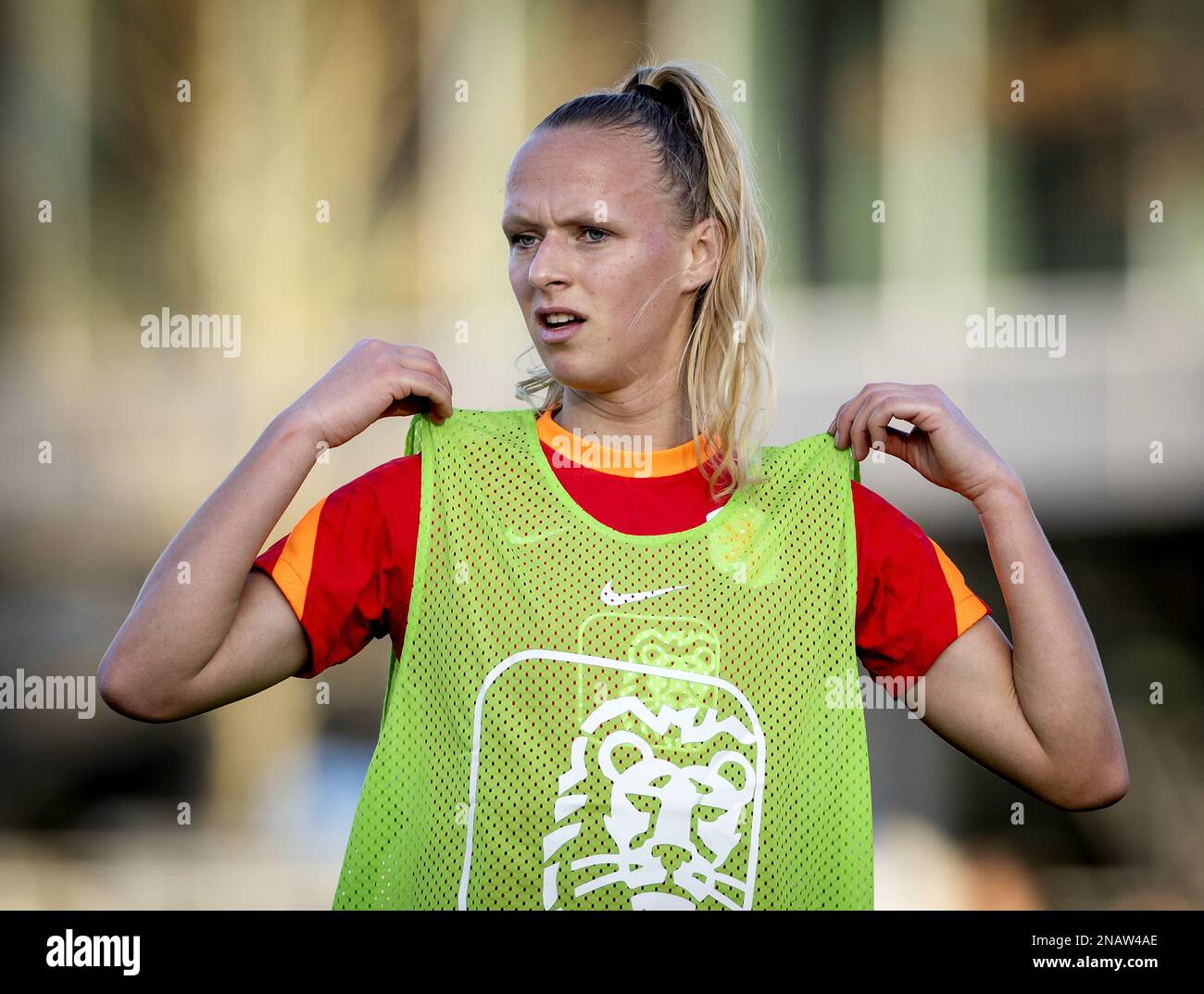 AMSTERDAM - Tiny Hoekstra lors d'une formation des joueurs de football ...