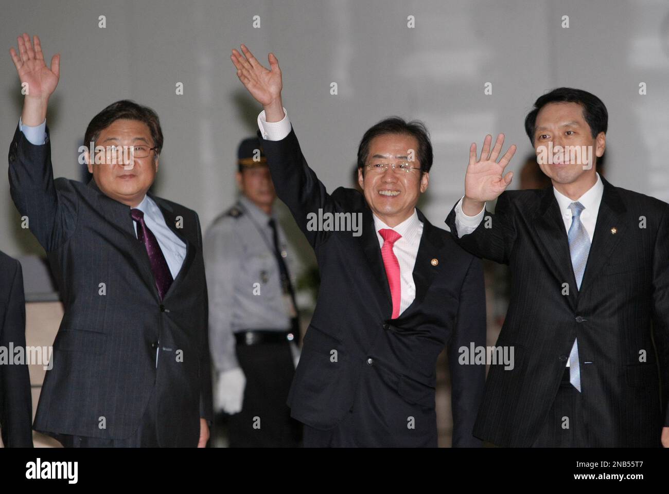 South Korea's ruling Grand National Party chairman Hong Joon-pyo ...