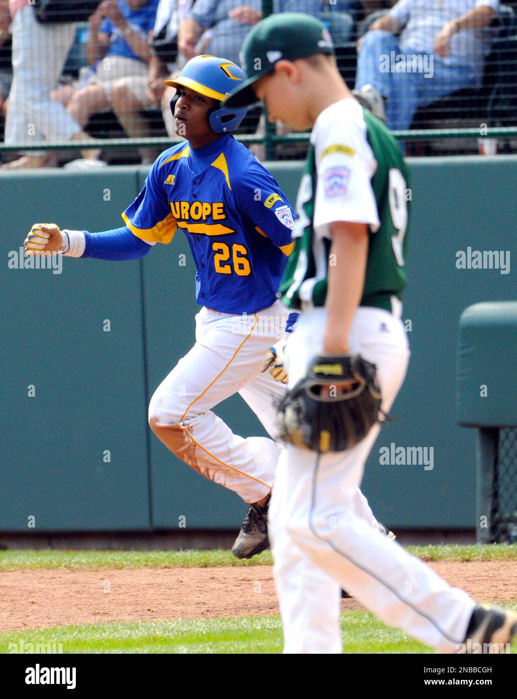 Rotterdam, Netherlands's Phayson Antonia (26) rounds first base after ...