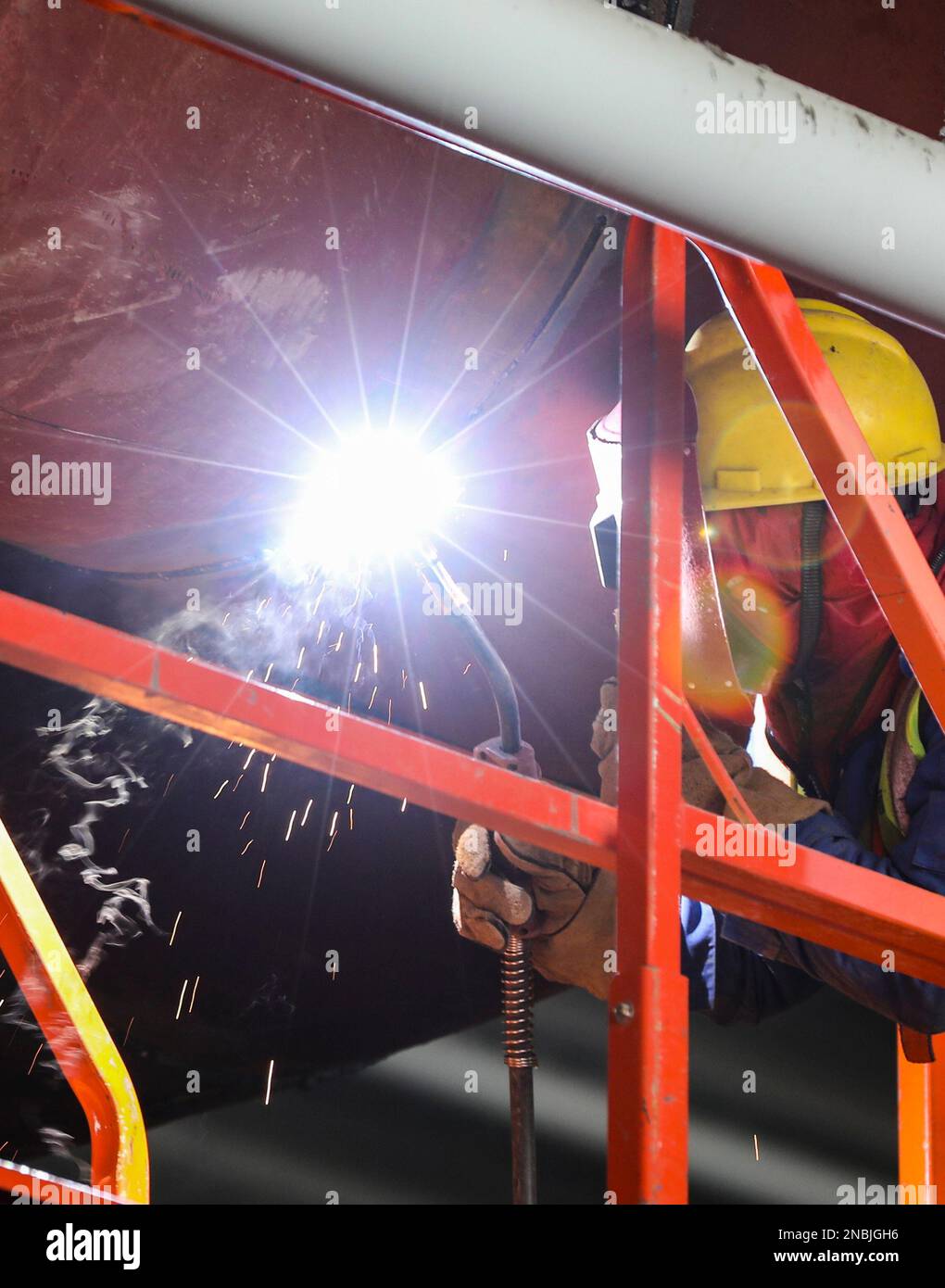 HUAI'AN, CHINE - 14 FÉVRIER 2023 - des travailleurs travaillent sur le site du projet Trina ...